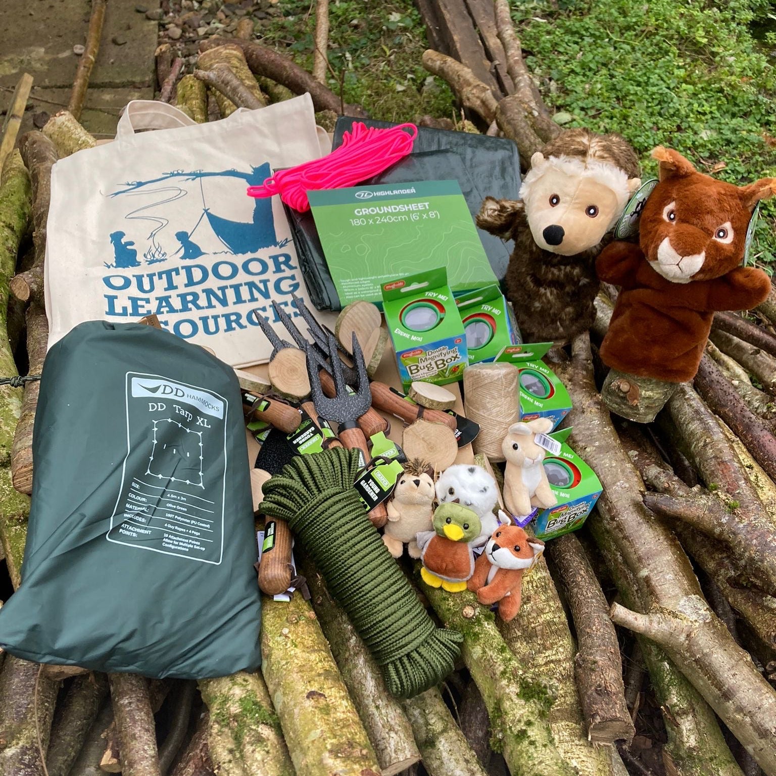 Exploring Nature With Groups Kit – Outdoor Learning Resources